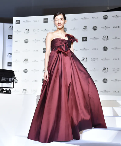 画像大量！芸能人の結婚式・お呼ばれパーティドレスコーデ22選 - Koimana