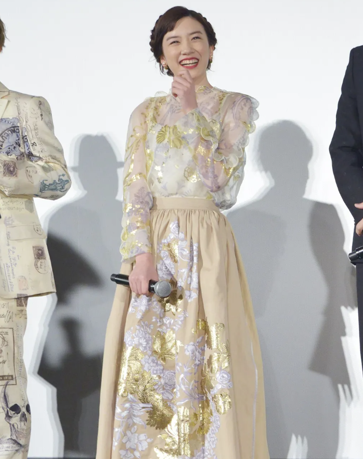 画像大量！芸能人の結婚式・お呼ばれパーティドレスコーデ22選 - Koimana