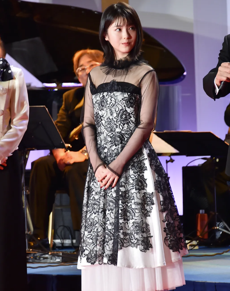 画像大量！芸能人の結婚式・お呼ばれパーティドレスコーデ22選 - Koimana