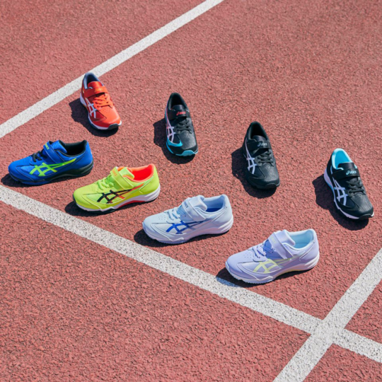 小学生男子に人気のスニーカーは？走りやすくてカッコいい靴おすすめ10選 - Koimana